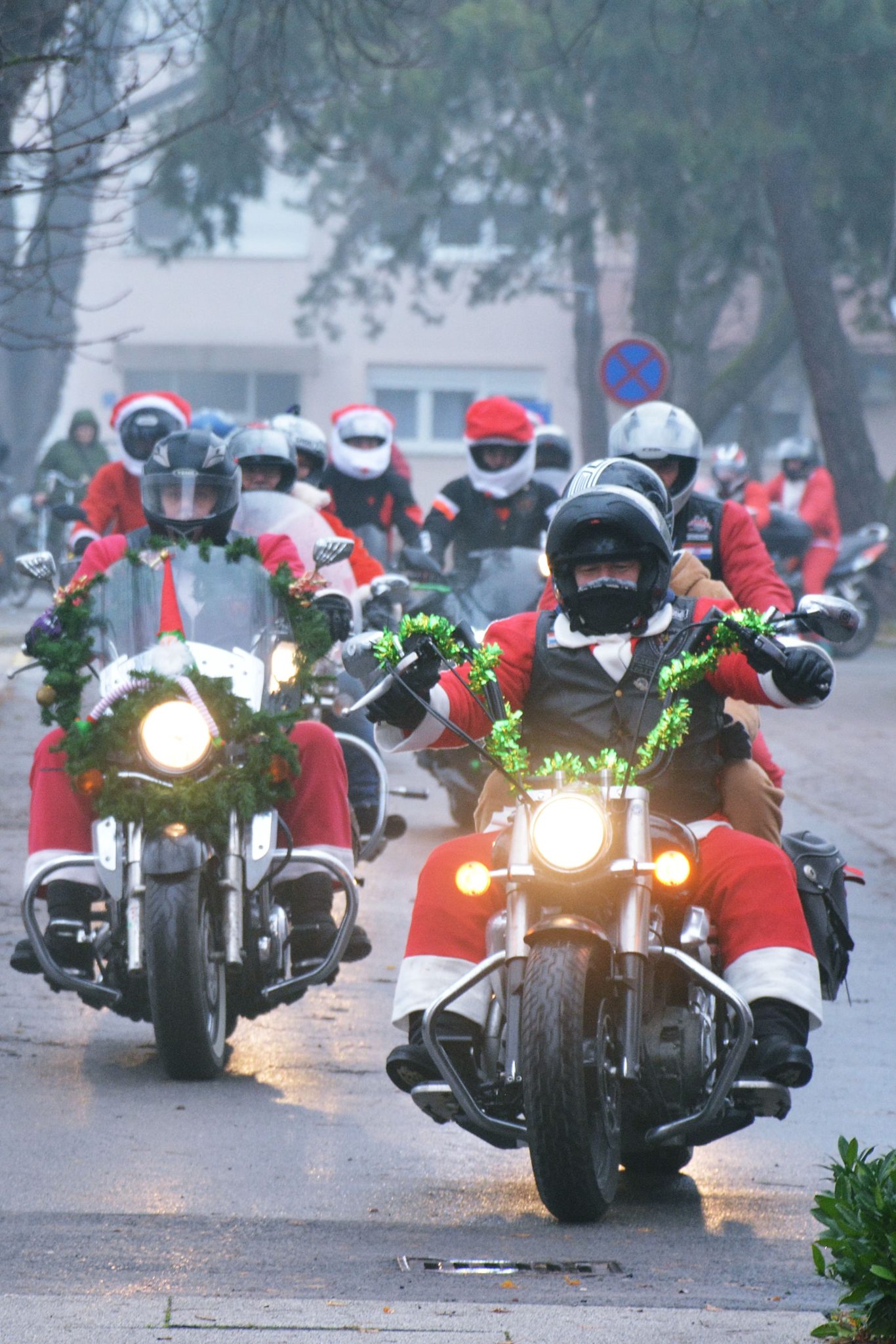 Motomrazovi razveselili belišćanske mališane | Grad Belišće