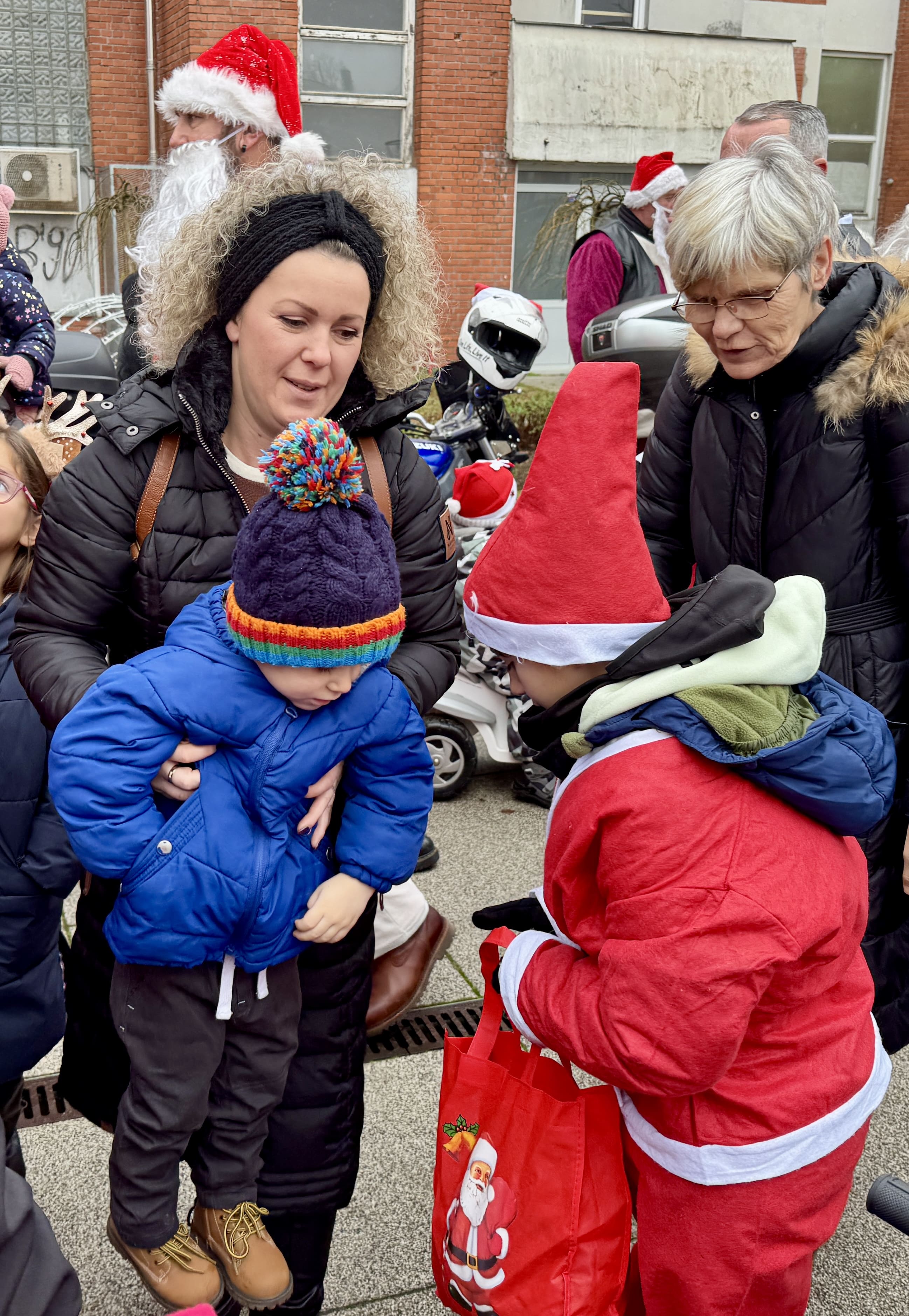 Motomrazovi razveselili belišćanske mališane | Grad Belišće